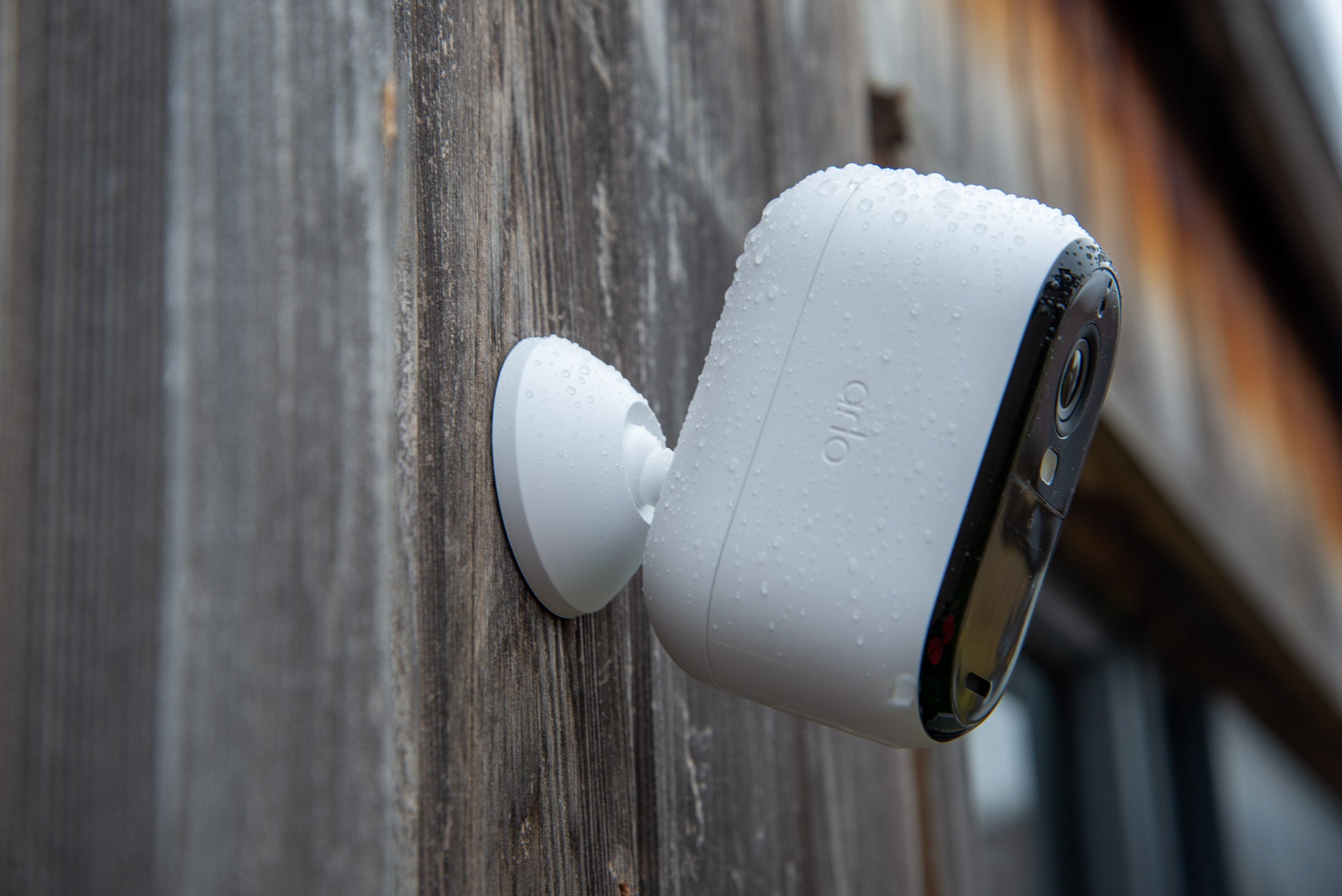 Examen de la caméra extérieure Arlo Essential 2K - ThemeLocal - Des ...