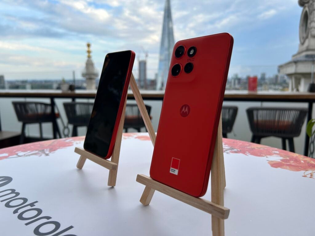 Le nouveau Edge 50 Neo de Motorola est synonyme de design accrocheur et ...